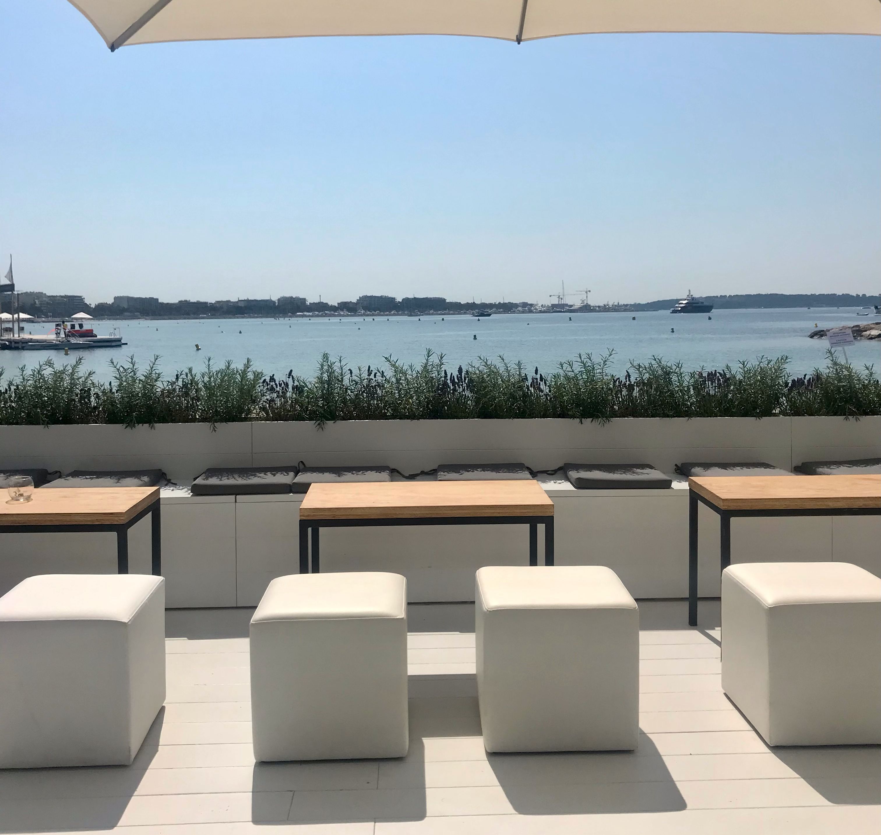 Jetzt für den Creative Europe MEDIA umbrella stand @ Marché du Film in ...